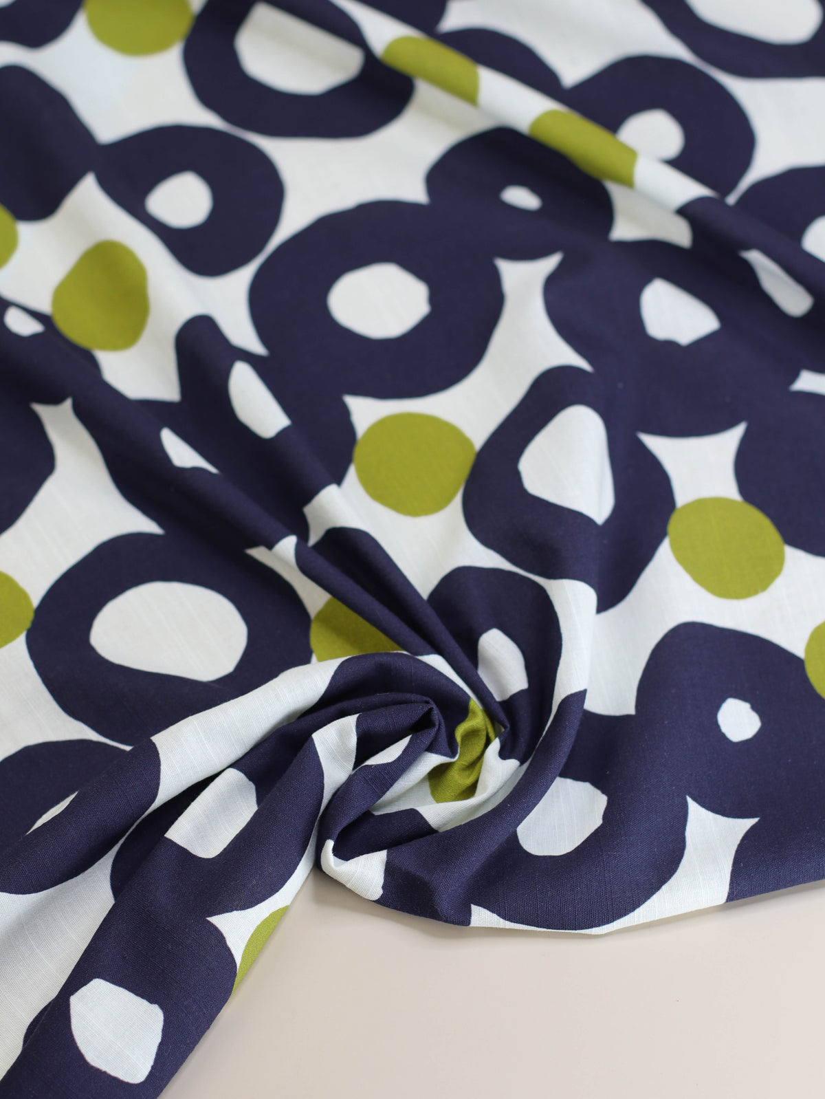 95x150 cm // Roundabout - Cotton/Linen blend - Nightglow | METERMETER